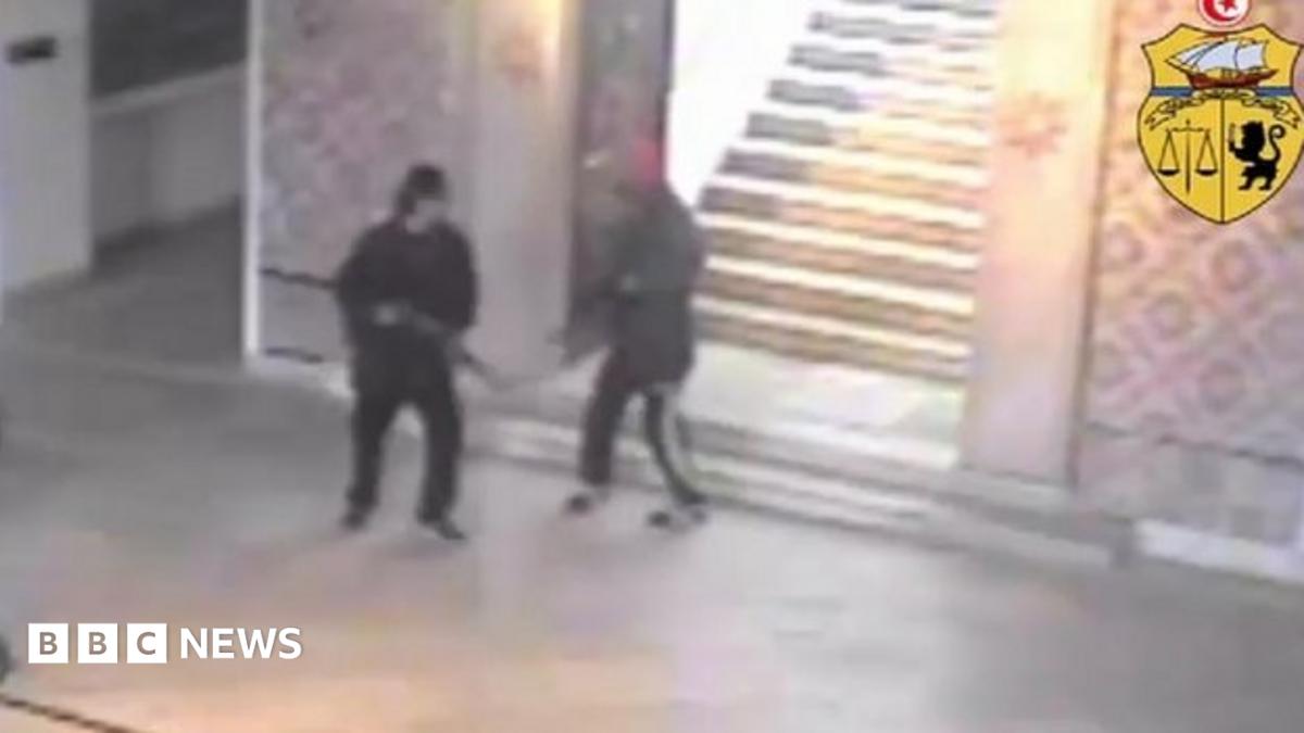 Tunisian police chiefs sacked over Bardo museum attack - BBC News
