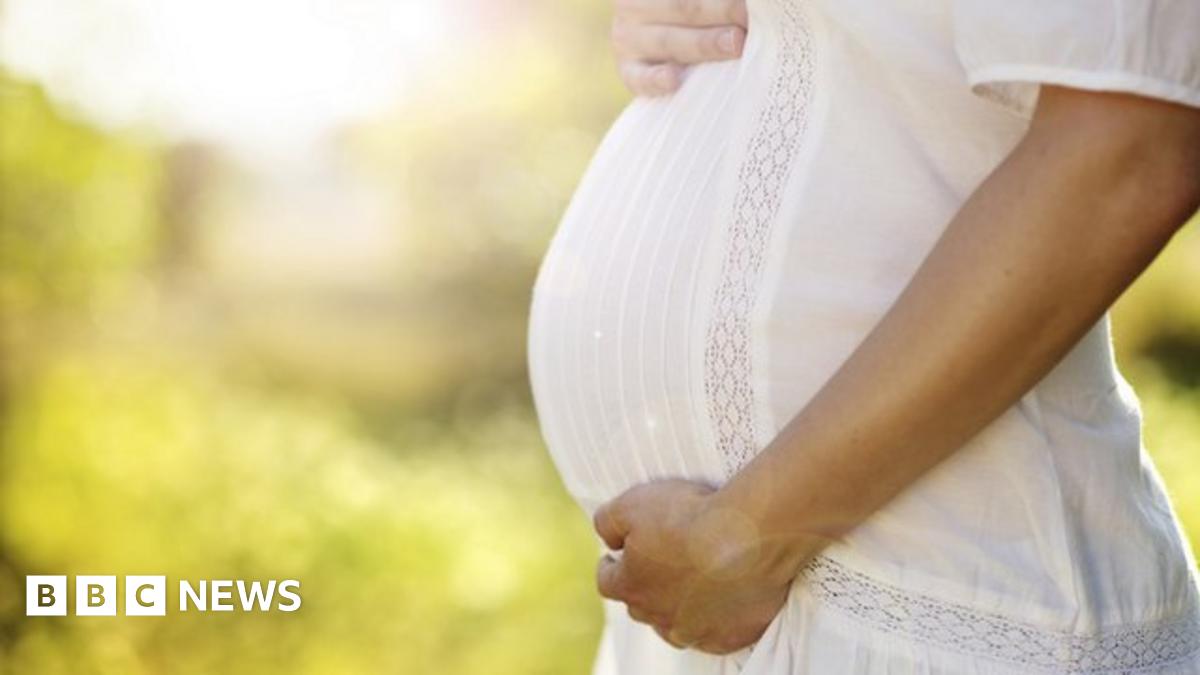 Health chiefs call for better care for pregnant women - BBC News