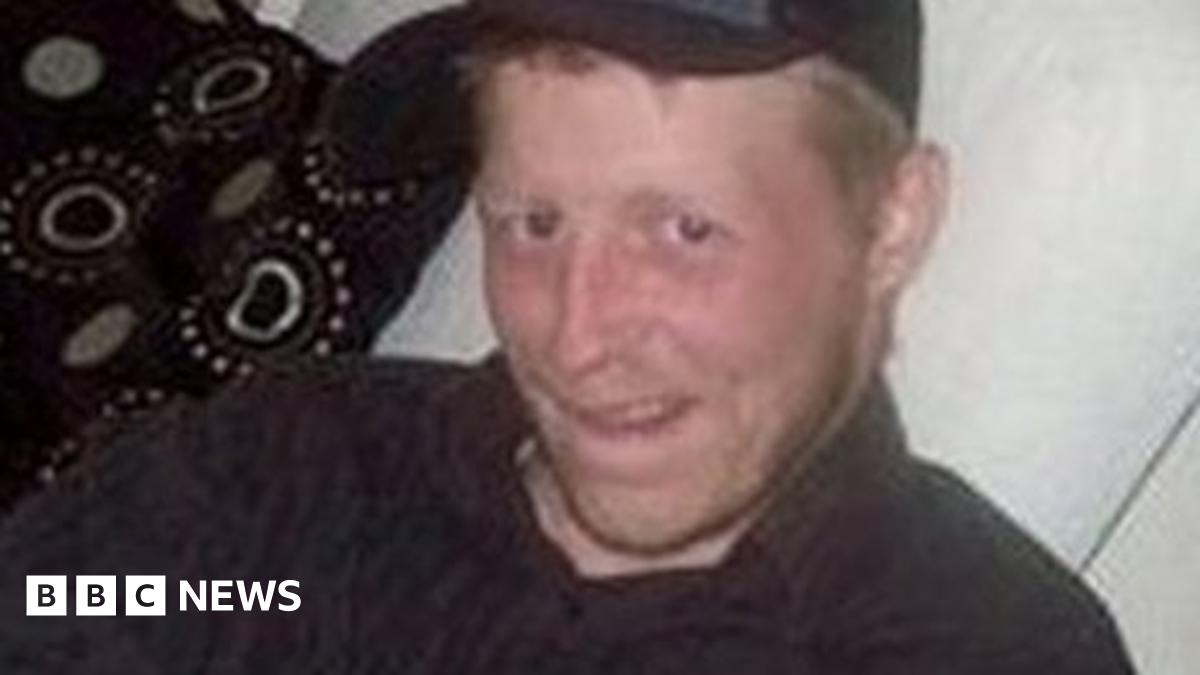 Man charged after body found in Southampton street - BBC News