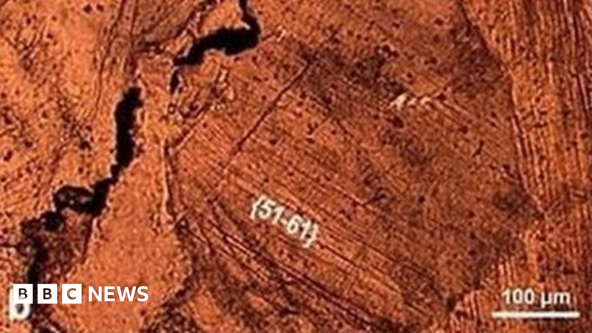 'Largest ever asteroid impact' found in Australia - BBC News