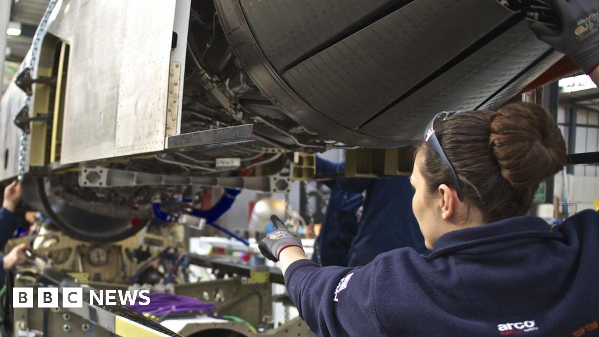 Bloodhound car has jet engine fitting - BBC News