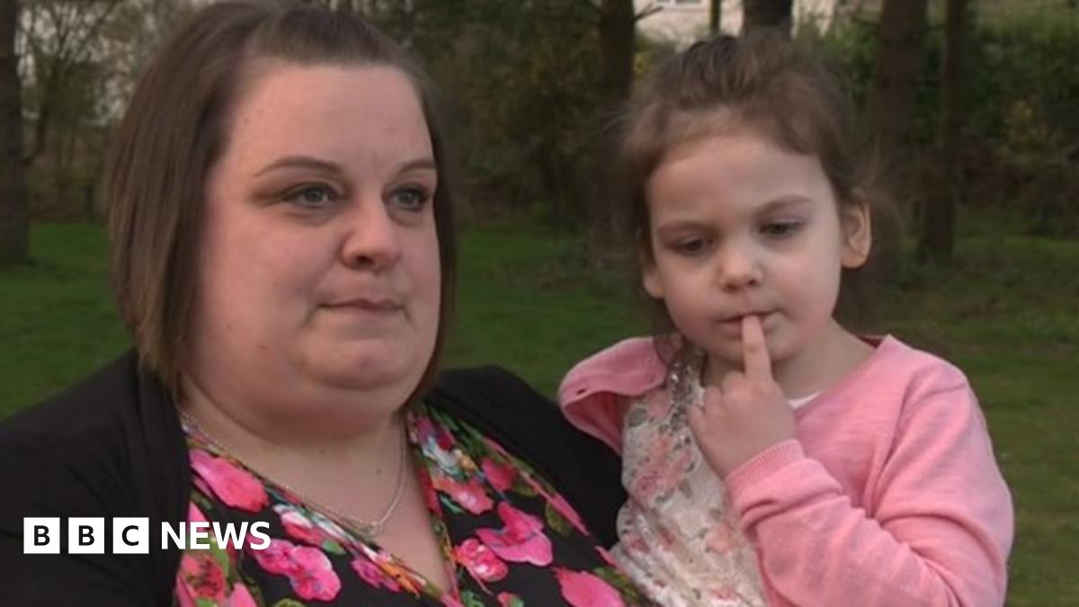 Megan Stratton praised for mum's seizure 999 call - BBC News