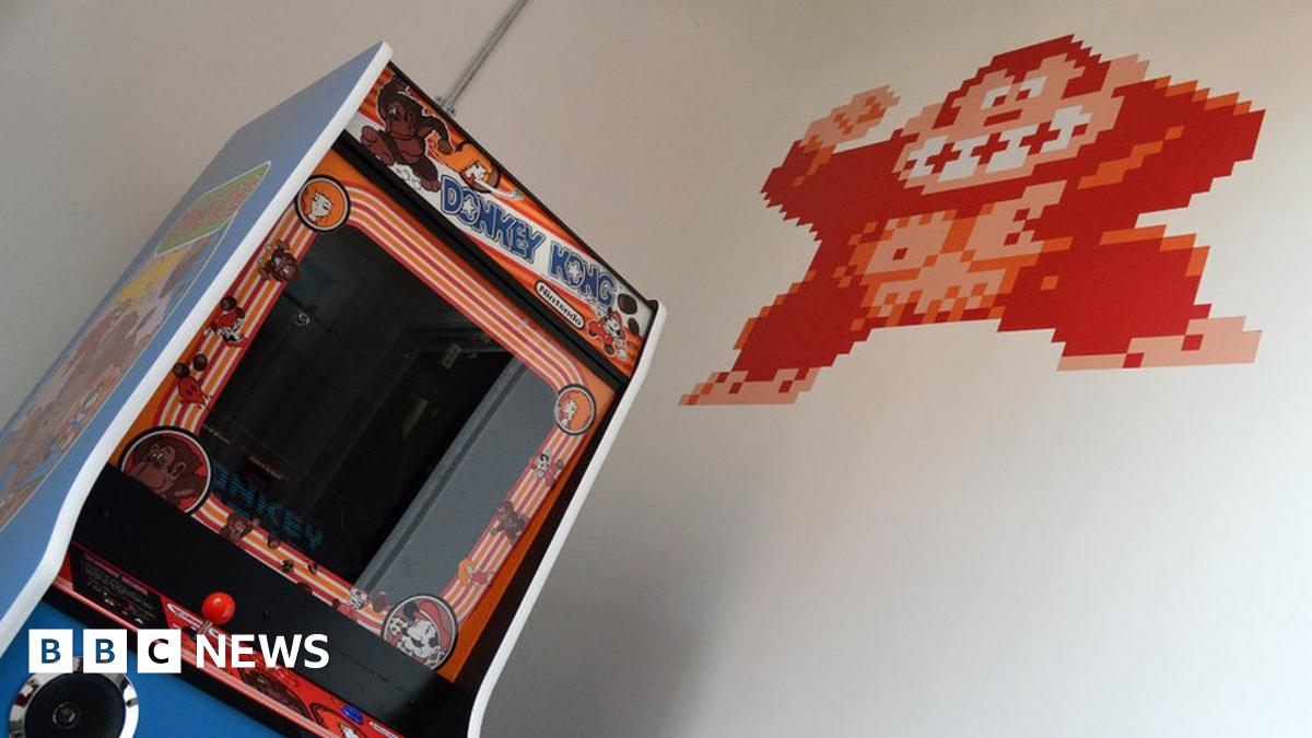 National Videogame Arcade opens in Nottingham - BBC News
