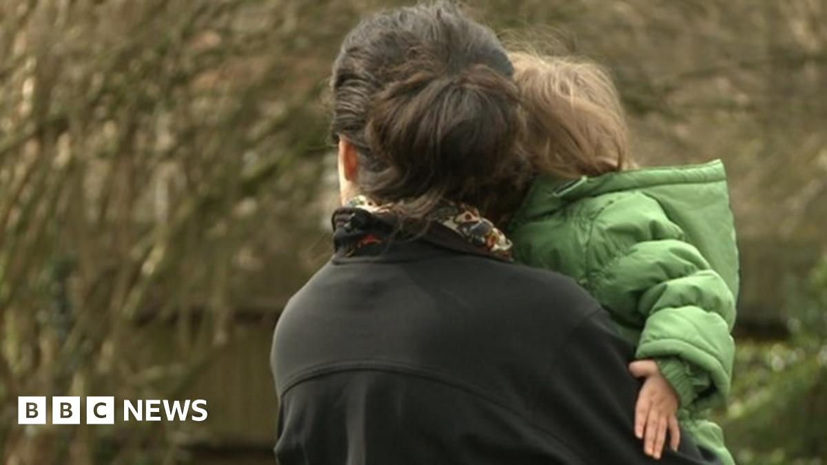 'Devastating' rise in child poverty in Scotland - BBC News