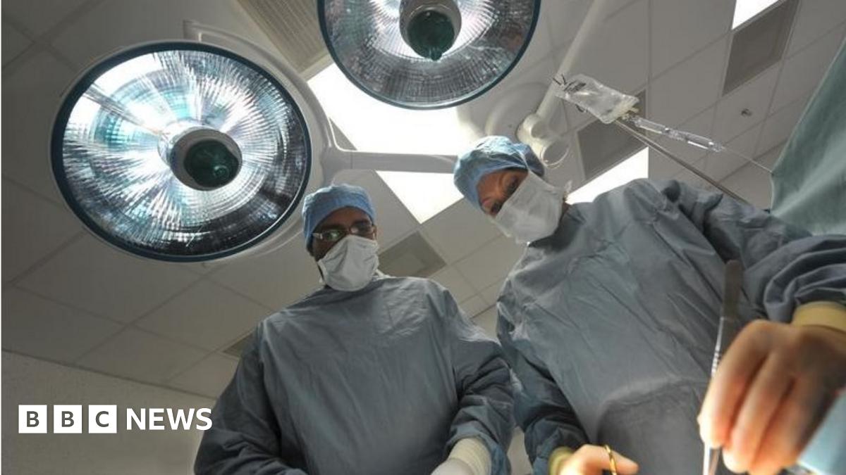 Election 2015: Cameron promises 'seven-day NHS' by 2020 - BBC News