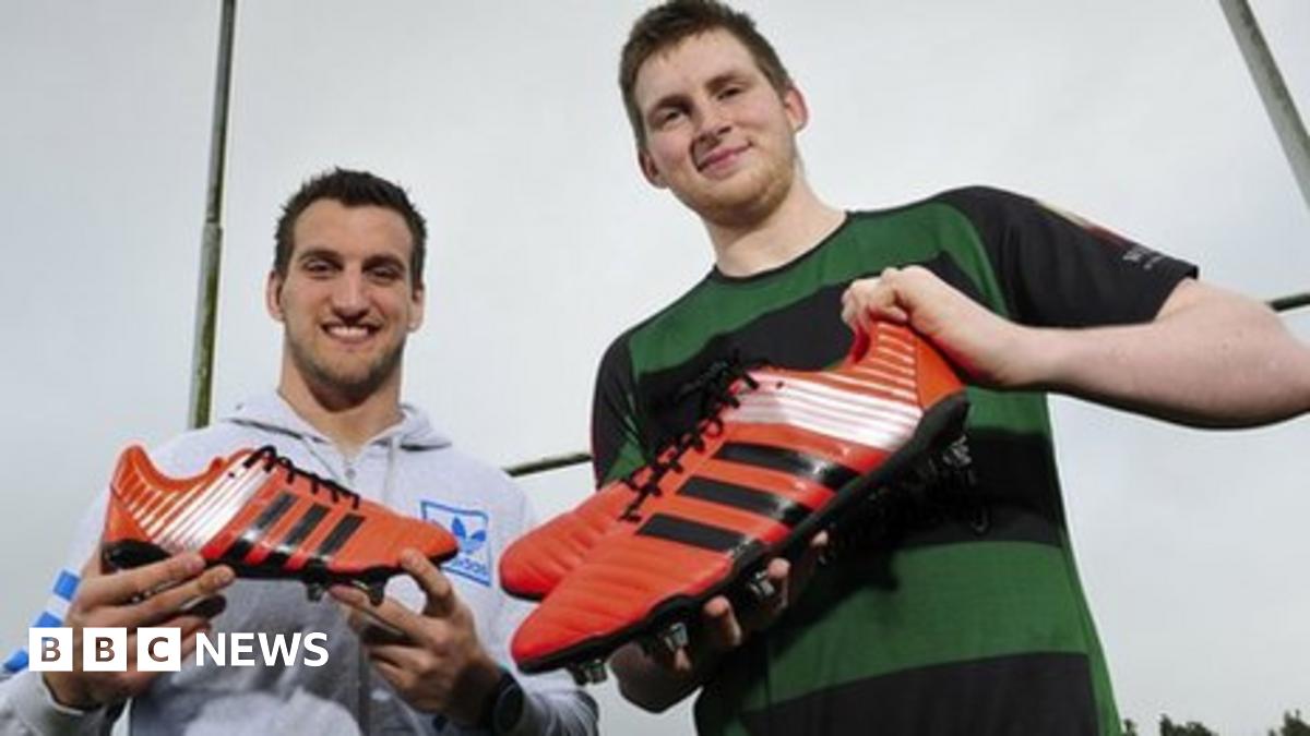 Rugby player Carl Griffiths gets size 21 boots after search - BBC News