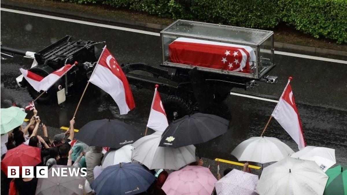 Lee Kuan Yew: Singapore holds funeral procession - BBC News