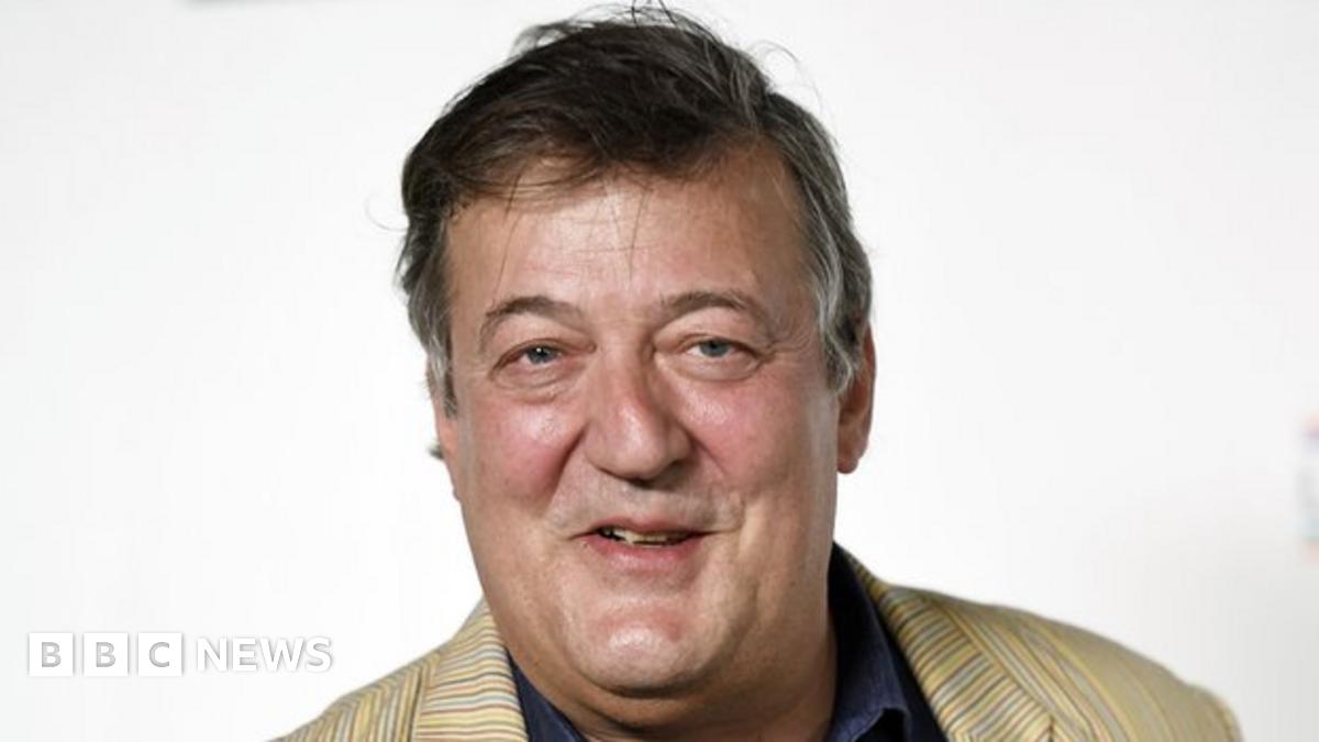 Stephen Fry claims to have been 'hounded off' Instagram - BBC News