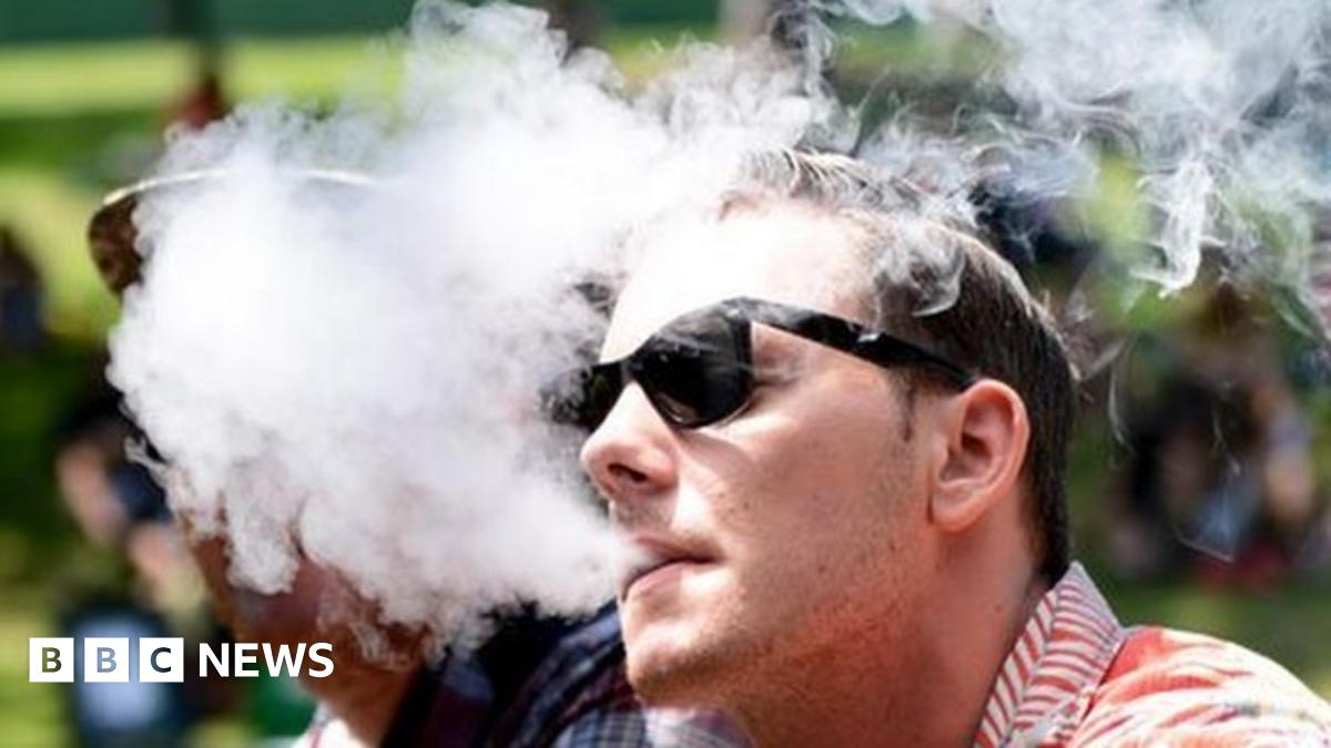 California vaping: The new subculture - BBC News
