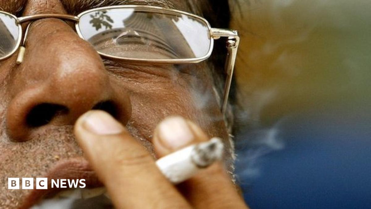 Indian media: Cigarette warning delay 'absurd' - BBC News