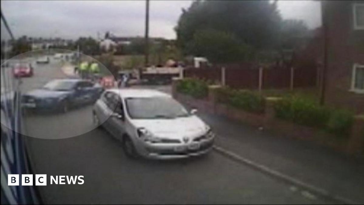 Chester 'cash-for-crash' bus fraud: Ringleader convicted - BBC News