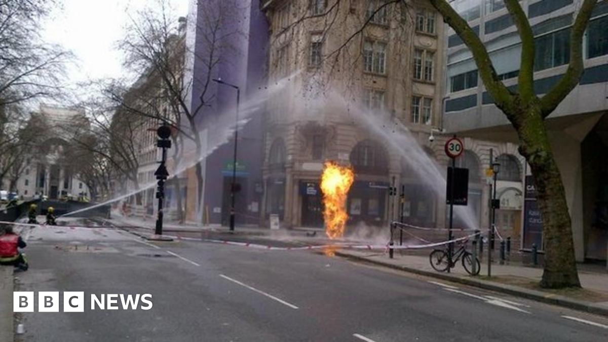 Holborn underground fire: Electrical fault caused 36-hour blaze - BBC News