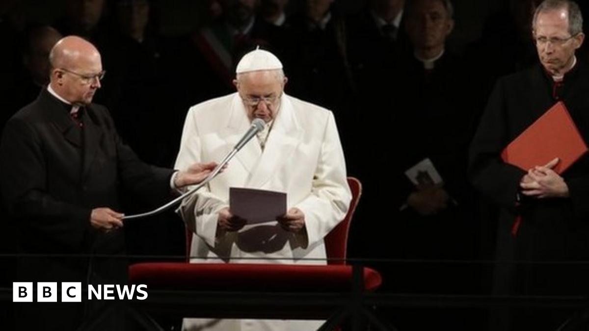 Pope Francis decries persecution of Christians - BBC News