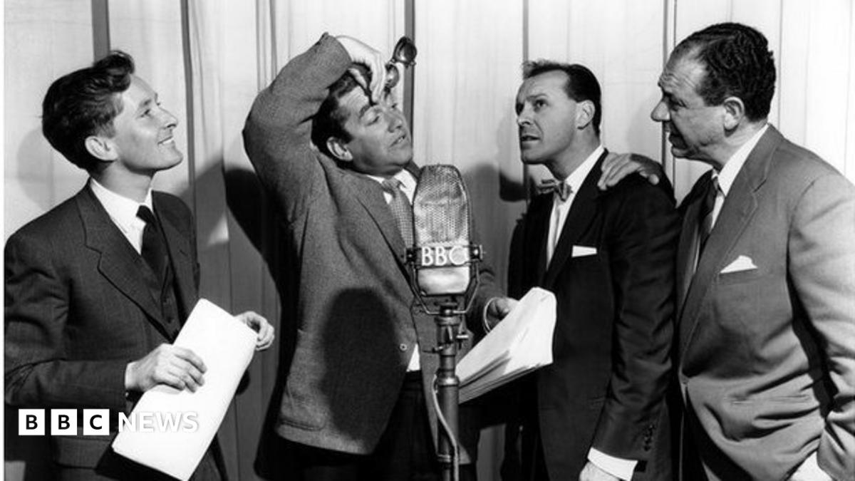 Lost Tony Hancock scripts to be staged at Edinburgh Fringe - BBC News