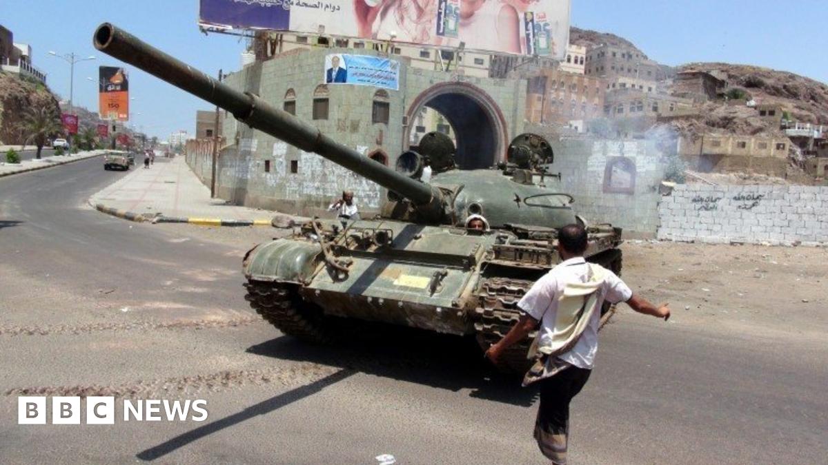 Yemen conflict: Aden a 'ghost city' as death toll rises - BBC News
