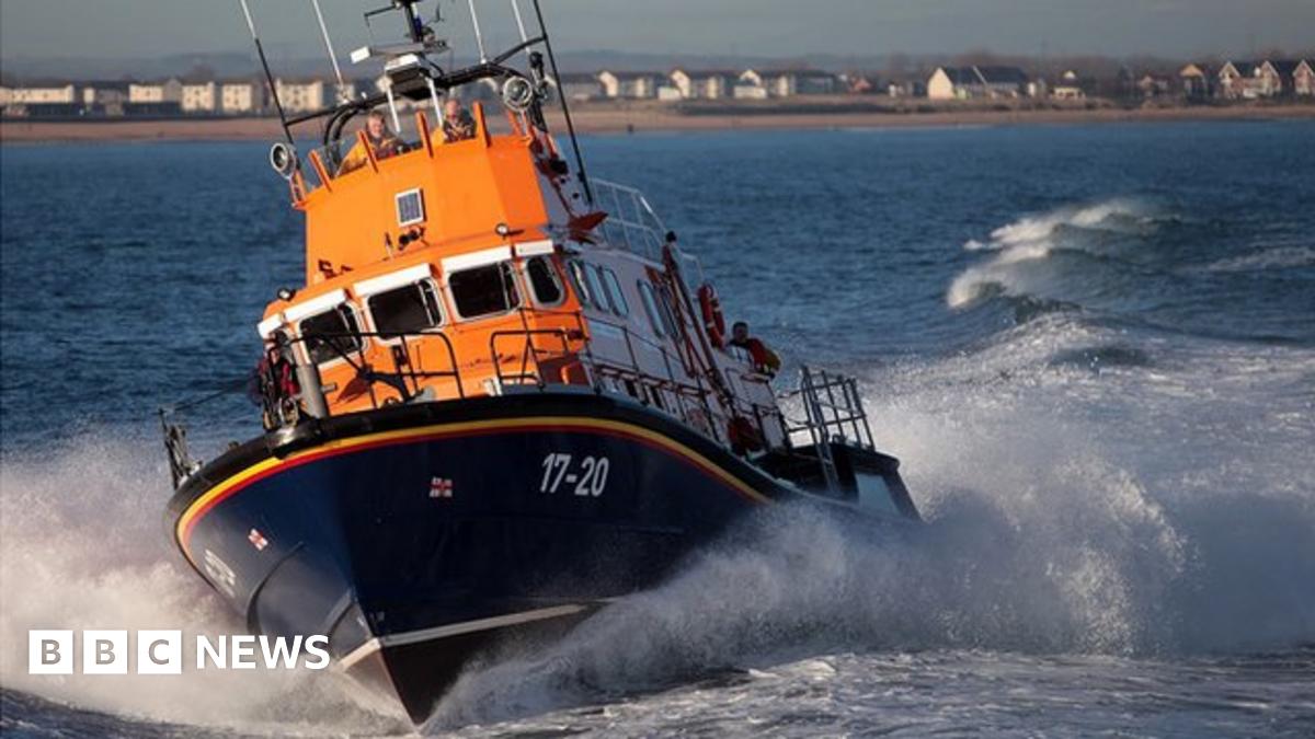 Newcastle University scientists to redesign RNLI lifeboats - BBC News