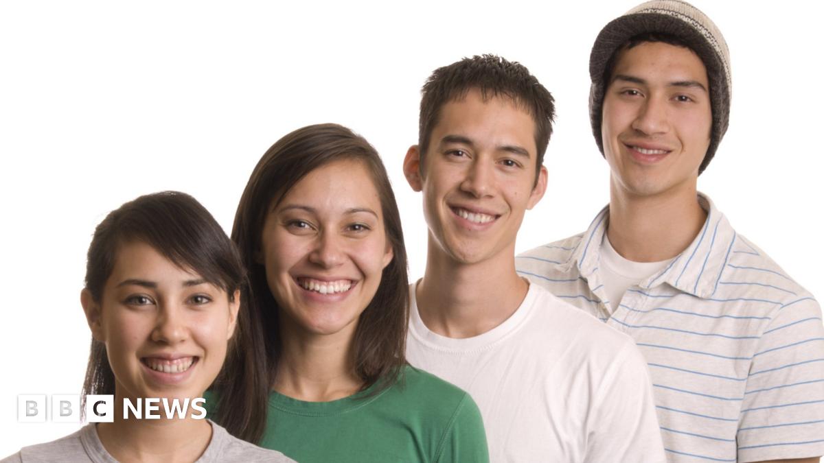 Short people's 'DNA linked to increased heart risk' - BBC News