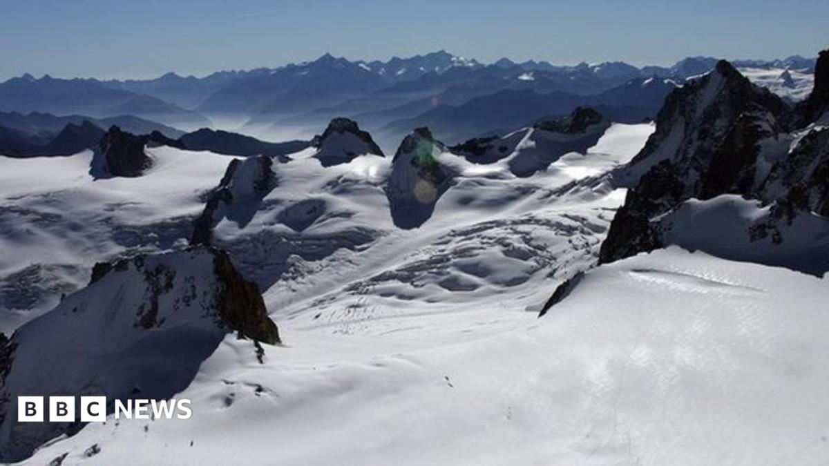 British child dies in skiing accident - BBC News