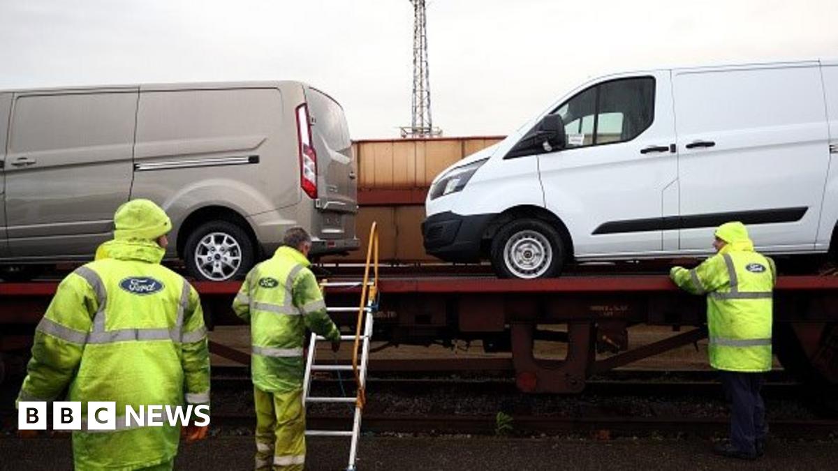 Online shopping 'boosts van sales' - BBC News