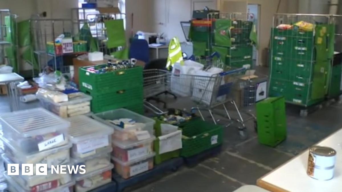 Reading food bank charity goods stolen - BBC News