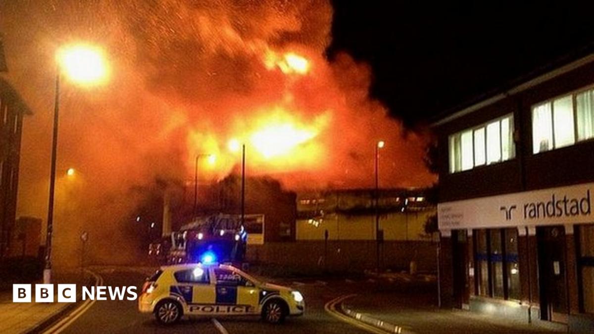 Mr Smith's fire: Four teenagers charged after blaze - BBC News