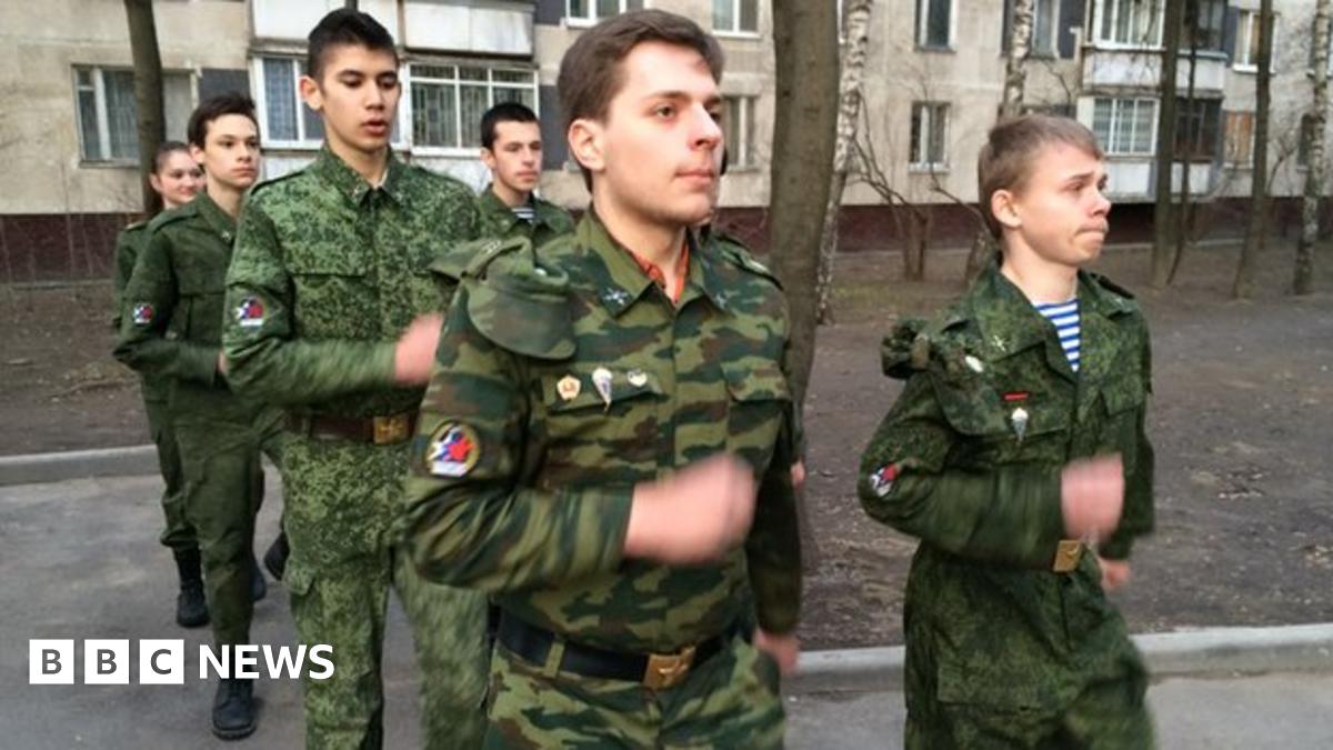 Patriotic fervour on the rise in Russia - BBC News