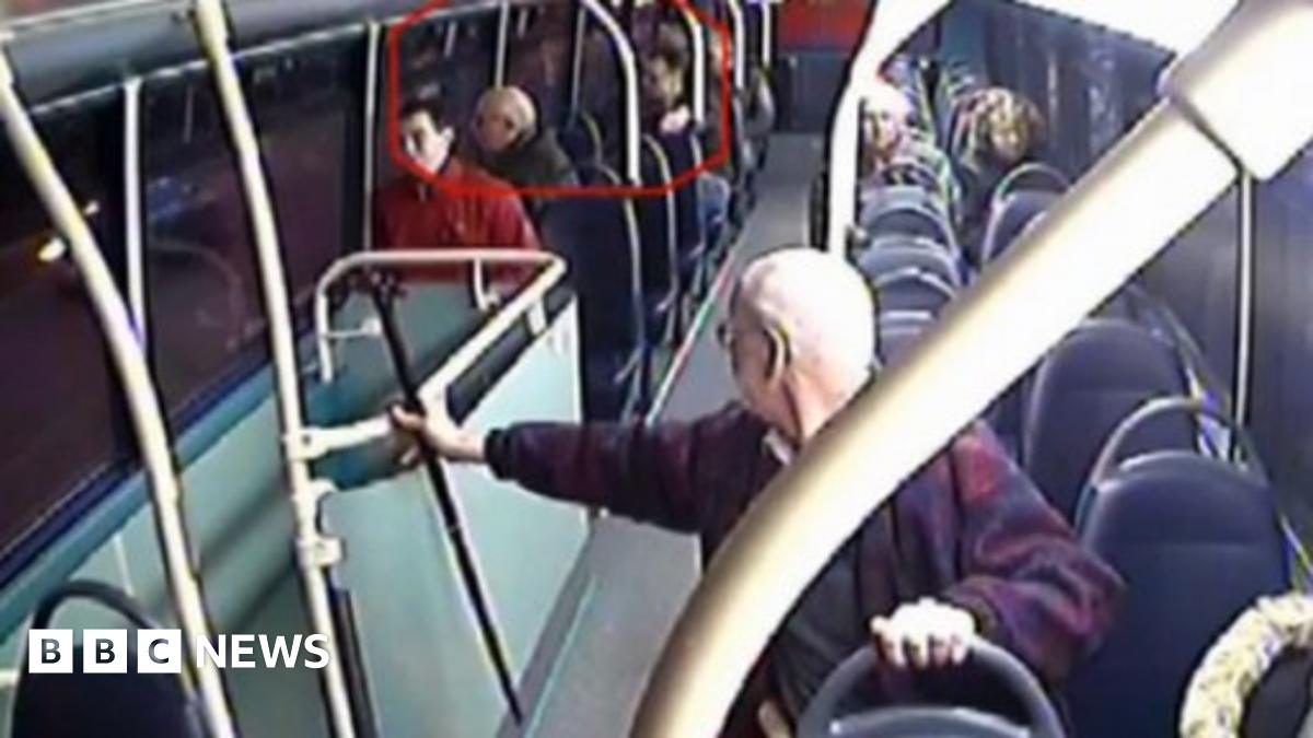 Mark Cookson death: Police issue CCTV images - BBC News