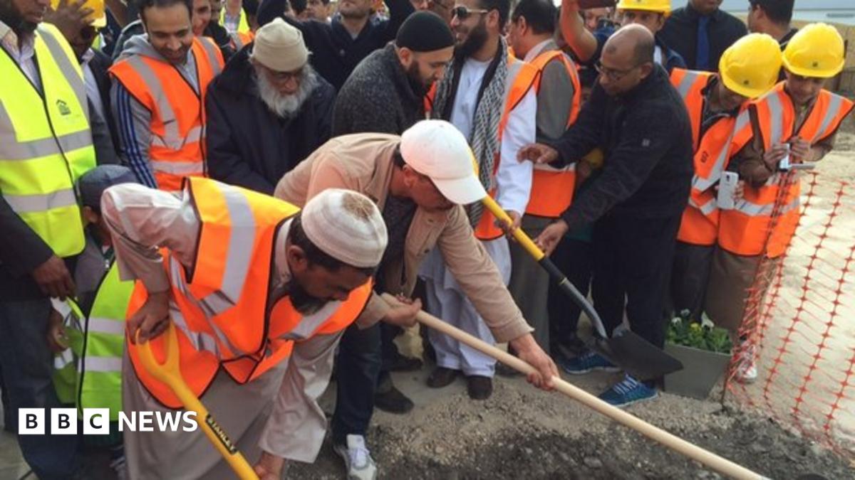 Work begins on Lincoln's first purpose-built mosque - BBC News
