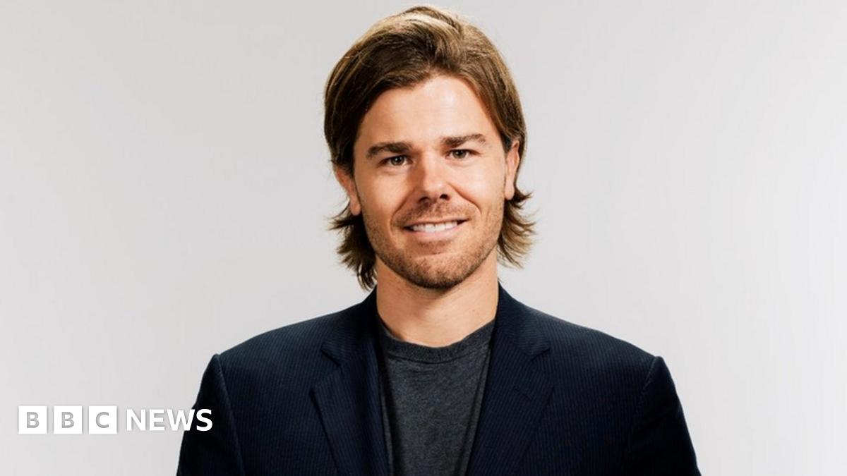 Seattle company boss Dan Price sets $70,000 minimum salary - BBC News