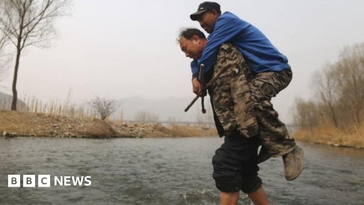 The disabled men who act as each other's arms and eyes - BBC News