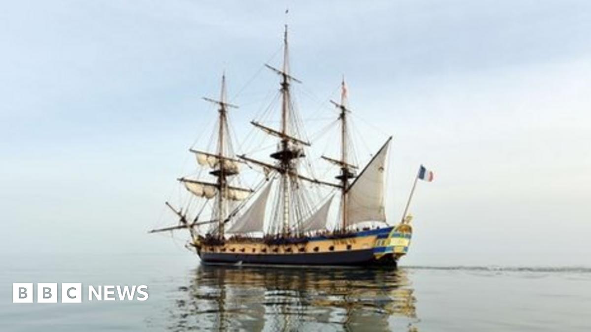 Replica 18th Century French frigate sails for US - BBC News