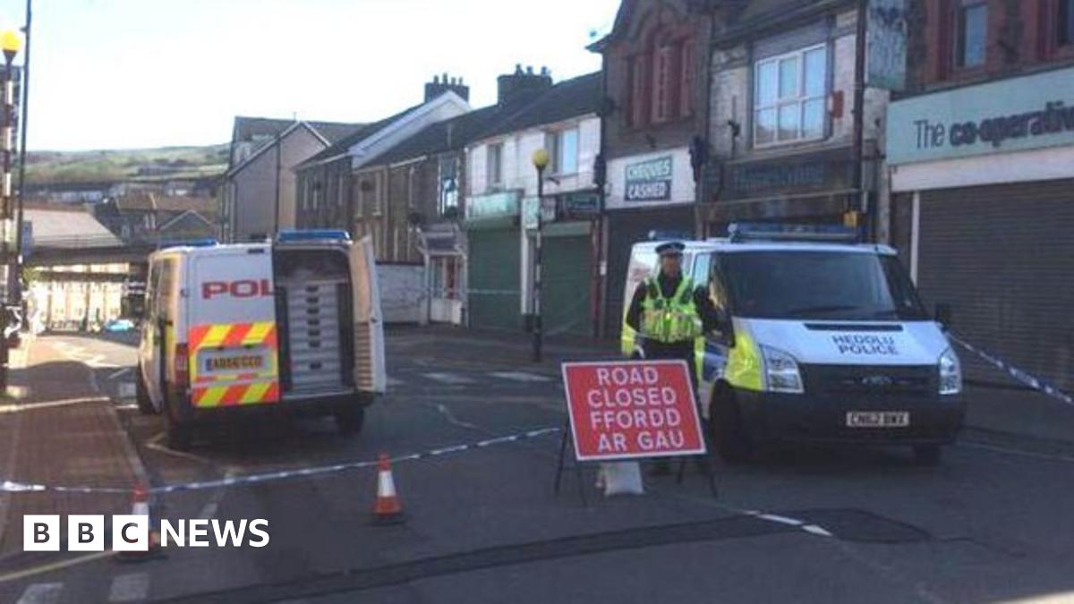 Tonypandy murder inquiry: Victim named - BBC News