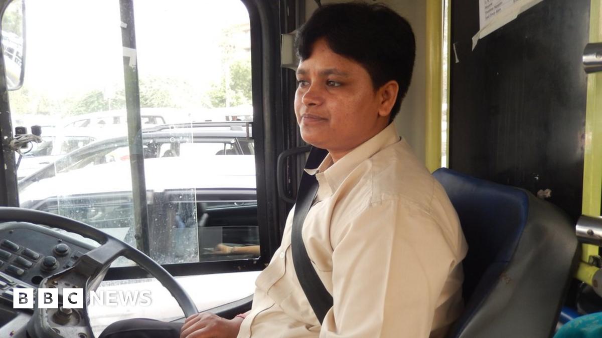 Delhi's first woman bus driver takes the wheel - BBC News
