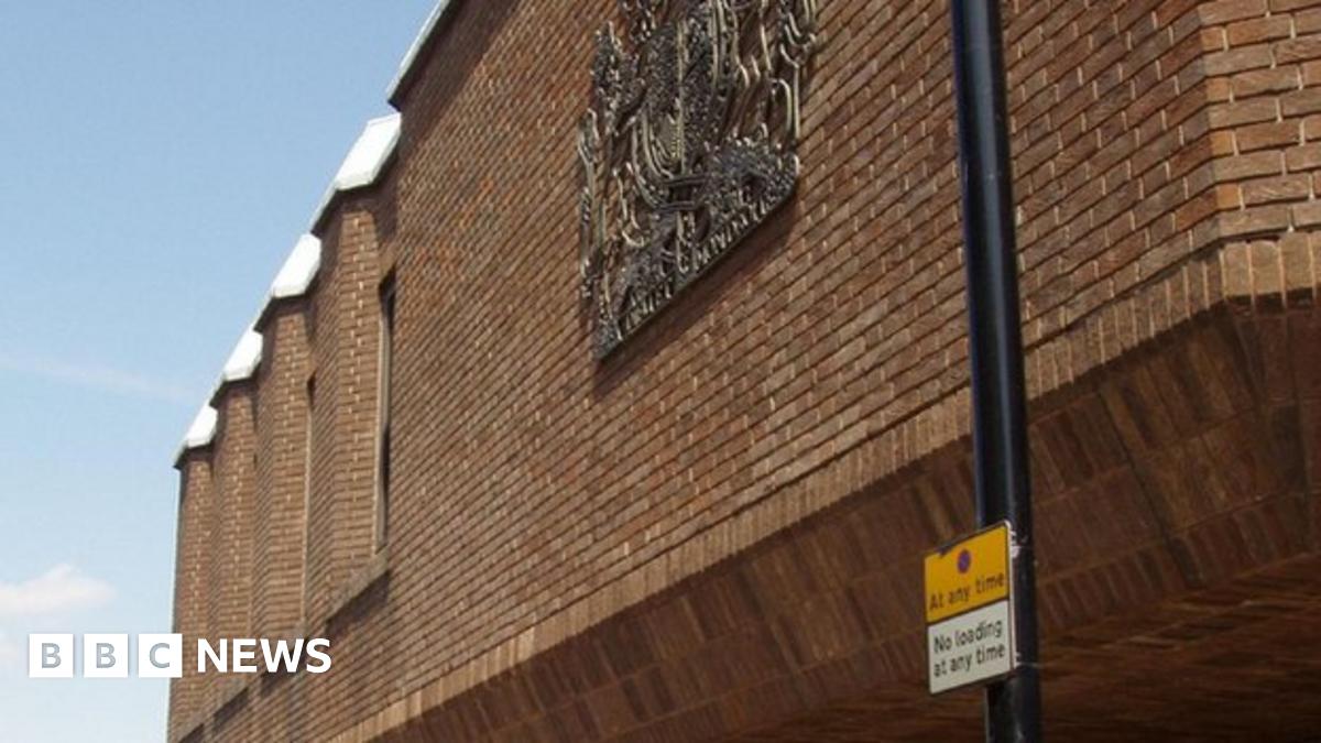 Man remanded over Clacton fight stab murder - BBC News