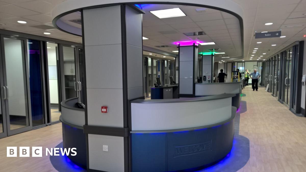 Hull hospital's new emergency department opens - BBC News