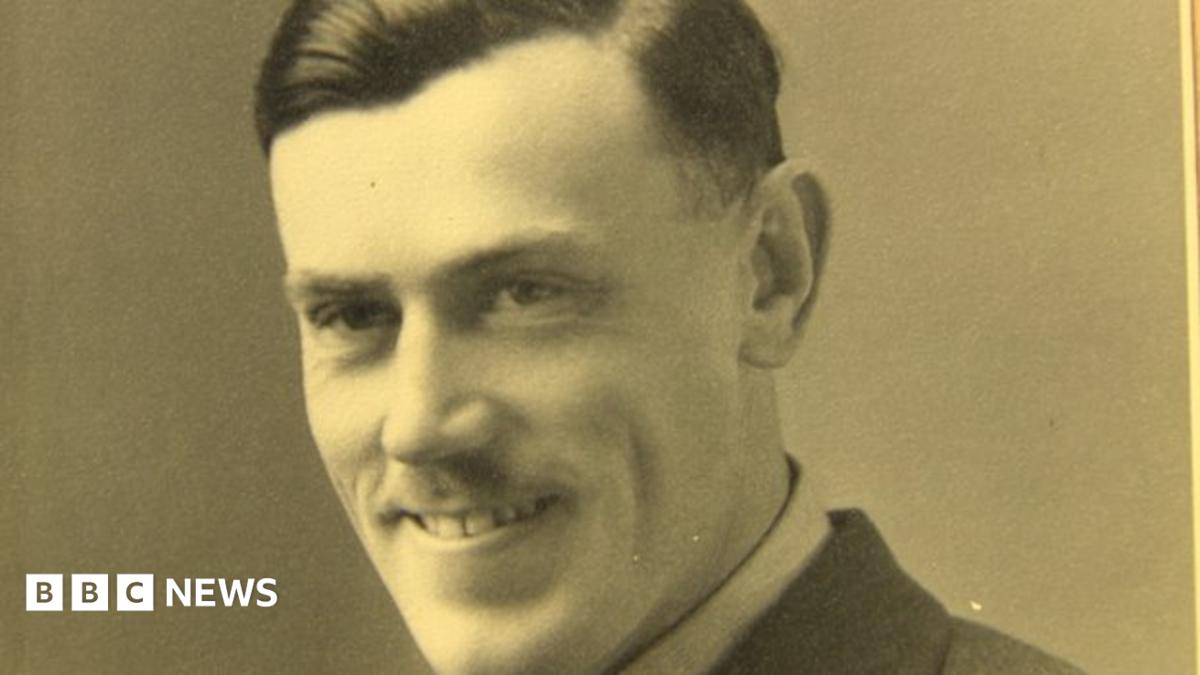 Eric Hunter: Daughter of WW2 pilot visits Belfast grave over 70 years ...