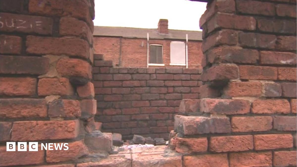 Goldthorpe demolition scheme for houses in "a spiral of decline' - BBC News