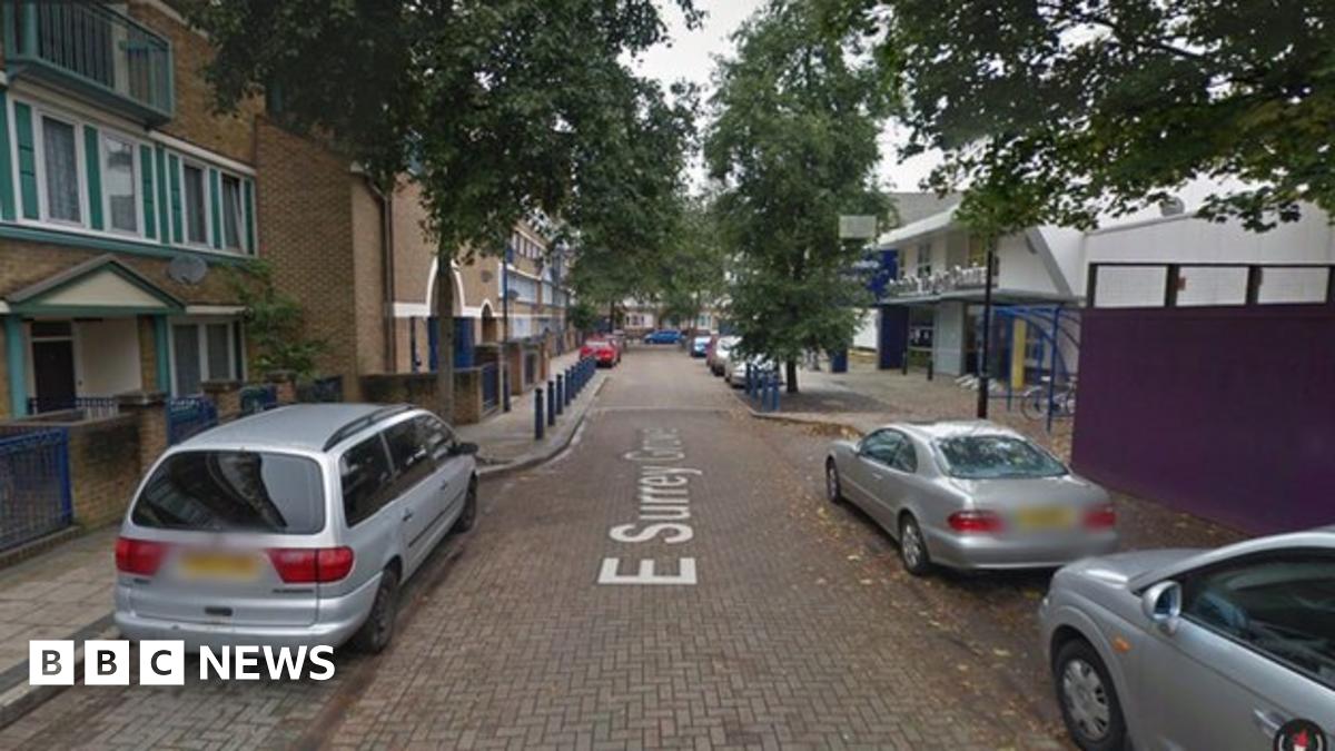 Man dies in Peckham shooting and stabbing - BBC News
