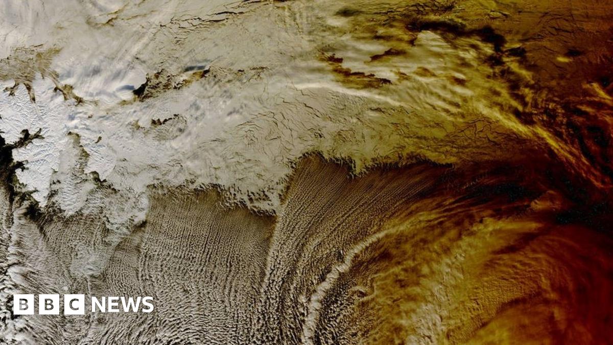 In pictures: Nasa releases pictures of Earth's beauty - BBC News