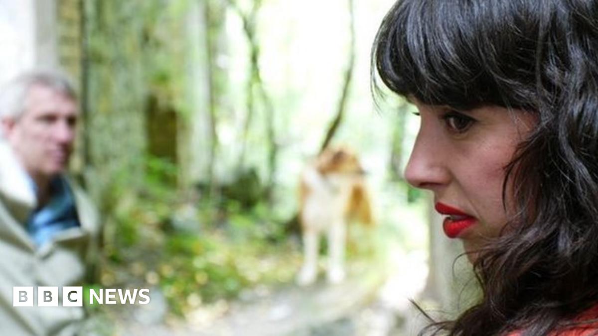 Wales' 9Bach win best album at BBC Radio 2 Folk Awards - BBC News