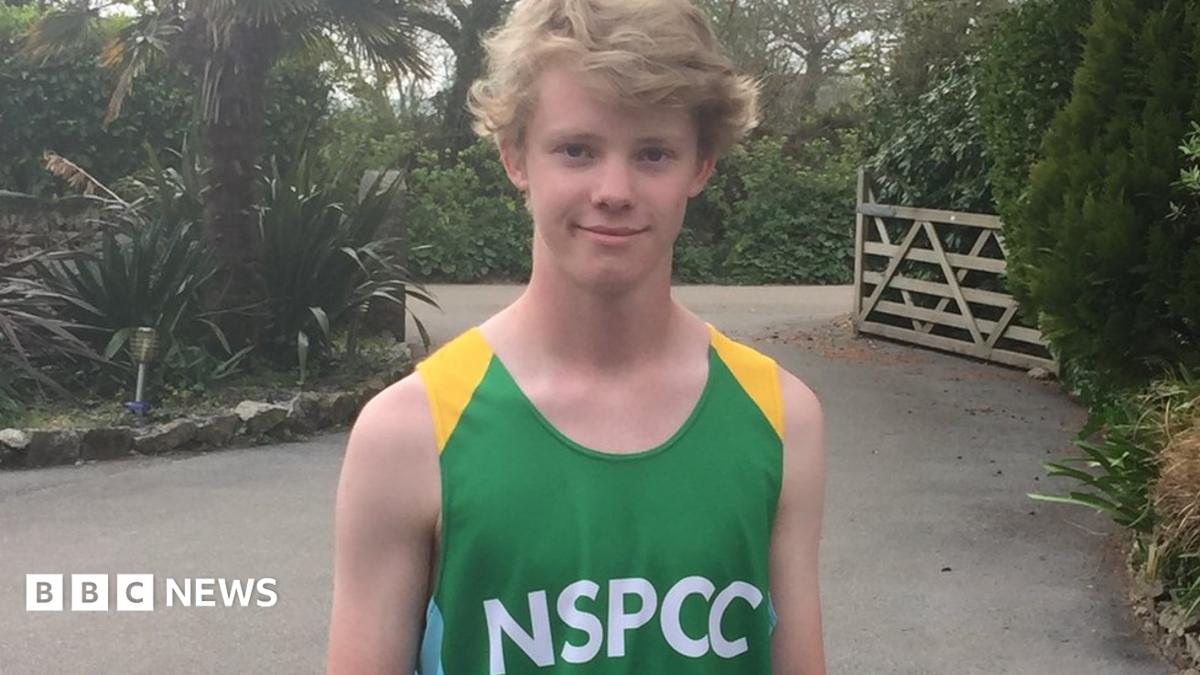 Meet the youngest London Marathon runner - BBC News