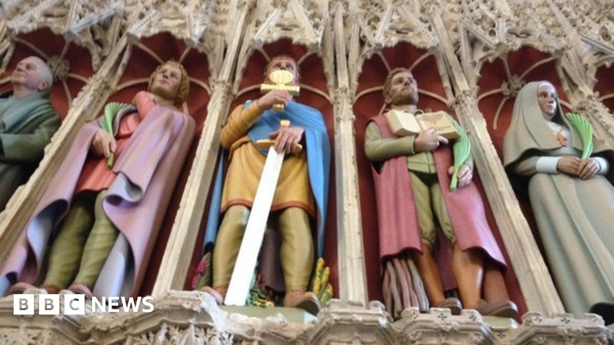 New statues mark St Albans Cathedral's 900th anniversary - BBC News