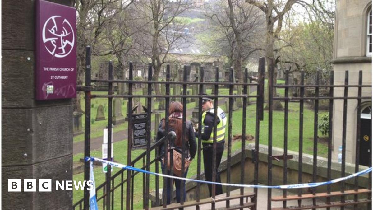 Body found in Edinburgh city centre churchyard - BBC News