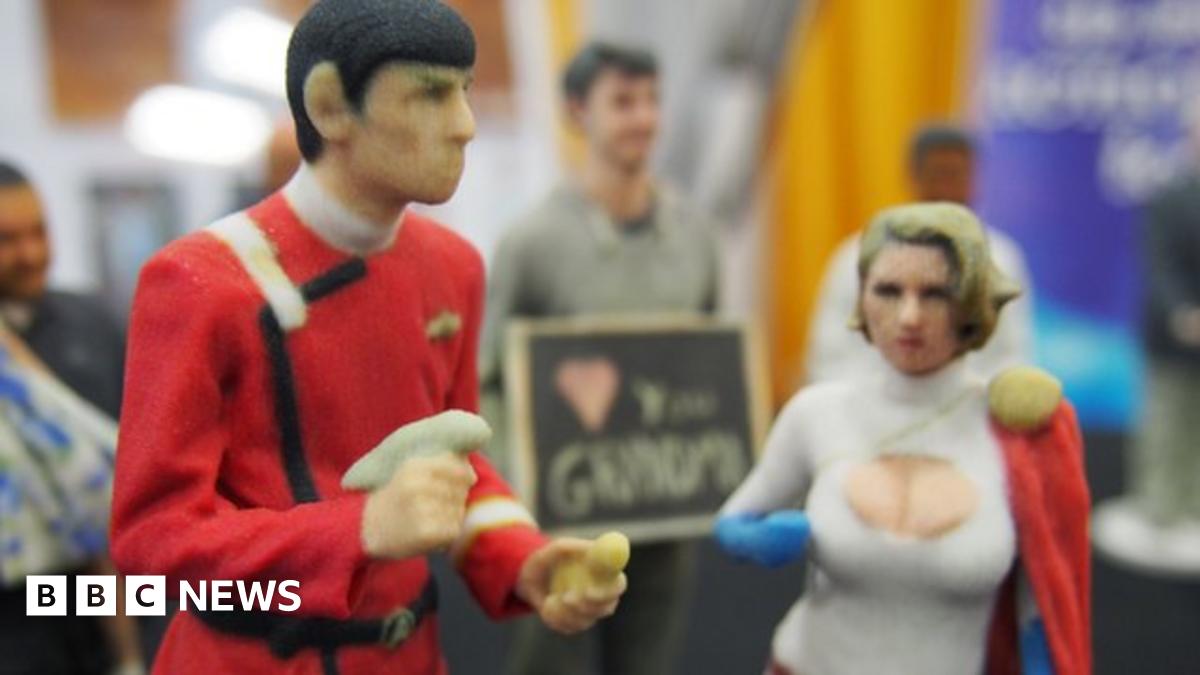 'We print people': The world of 3D portraiture - BBC News