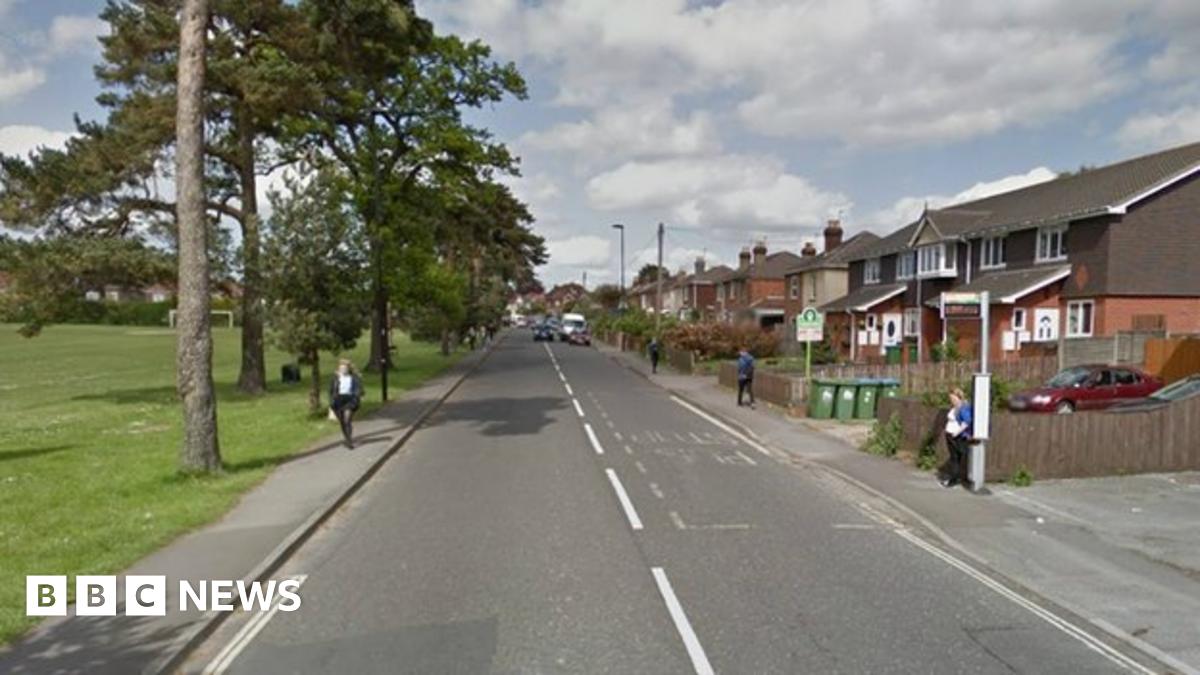 Teenage motorcyclist killed in Southampton crash - BBC News