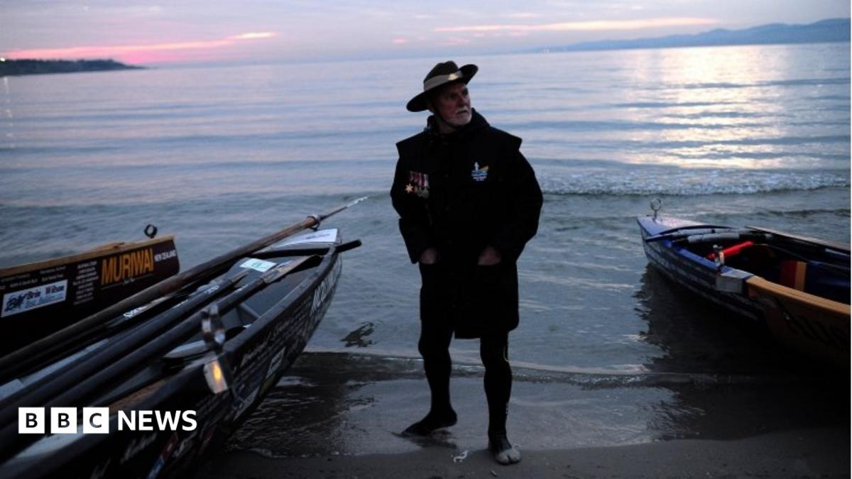 Gallipoli centenary: Australia and New Zealand mark Anzac Day - BBC News