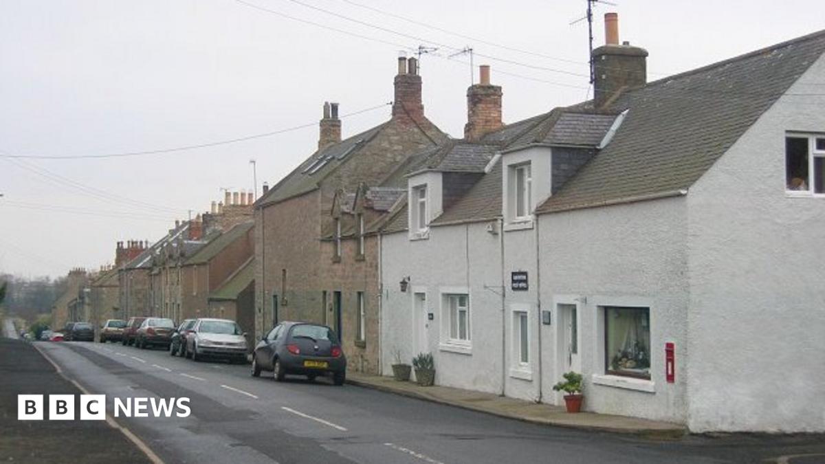 Gavinton housing bid gains approval - BBC News