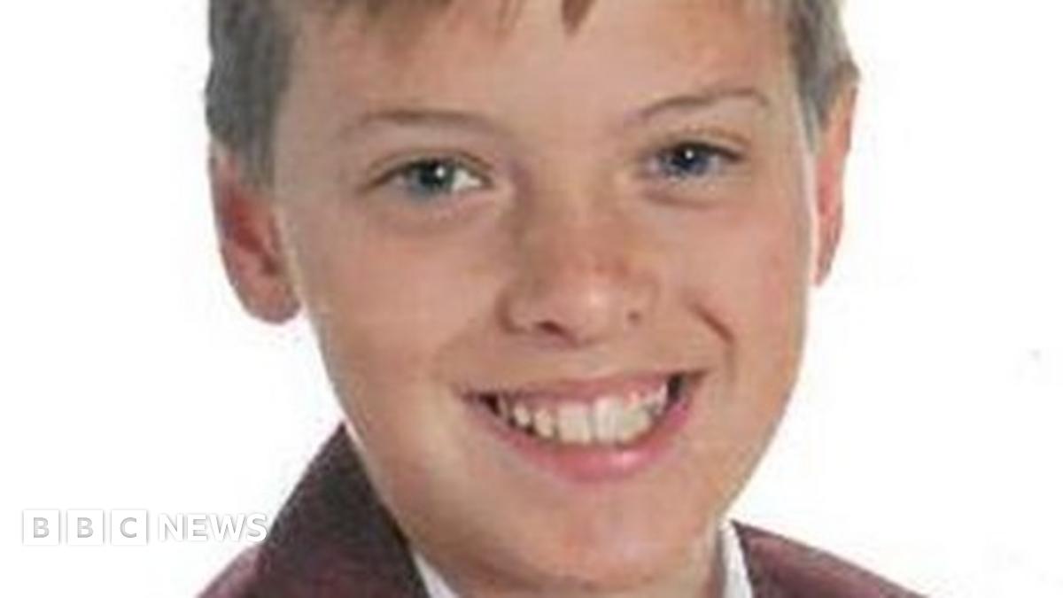 Matthew Dell killed after being hit by car in Bishop Auckland - BBC News