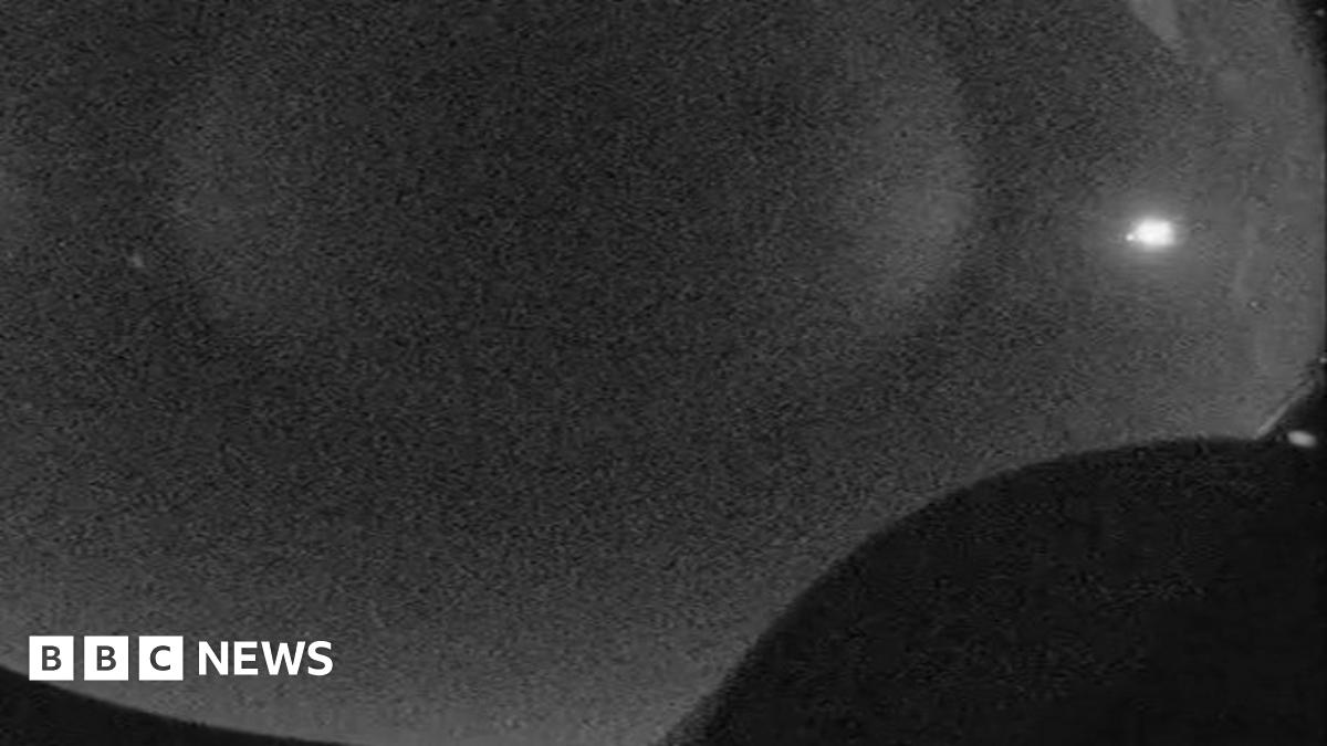 Giant fireball 'sets social media alight' - BBC News