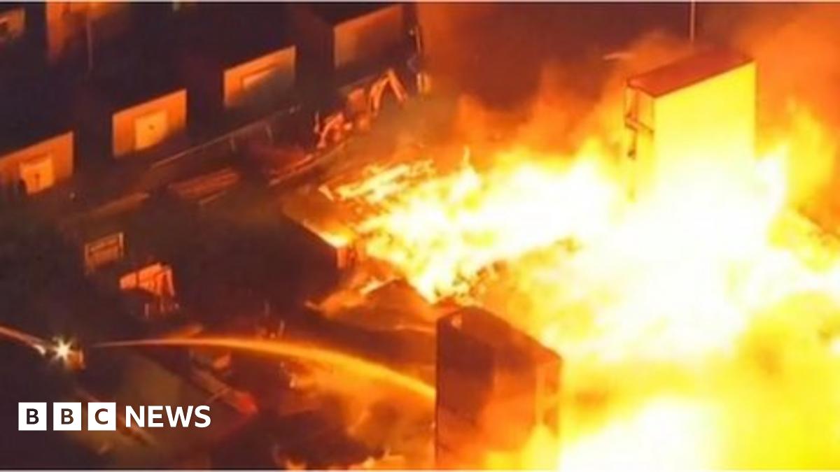 Baltimore declares emergency as Freddie Gray riots erupt - BBC News